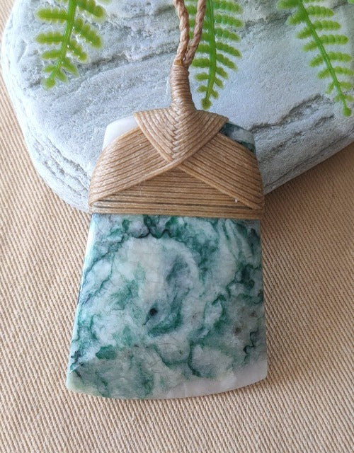 Aotea Stone – Souvenir Factory Shop